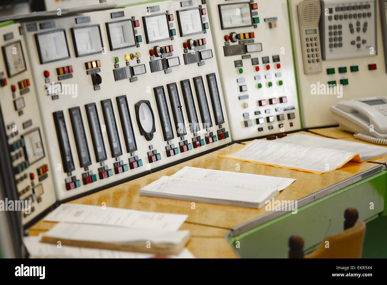 High voltage switch room electricity hi-res stock photography and ...