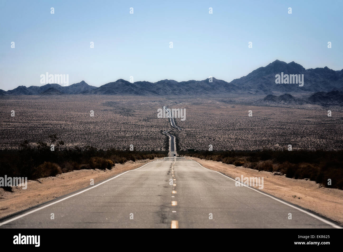 A highway across the desert Stock Photo - Alamy