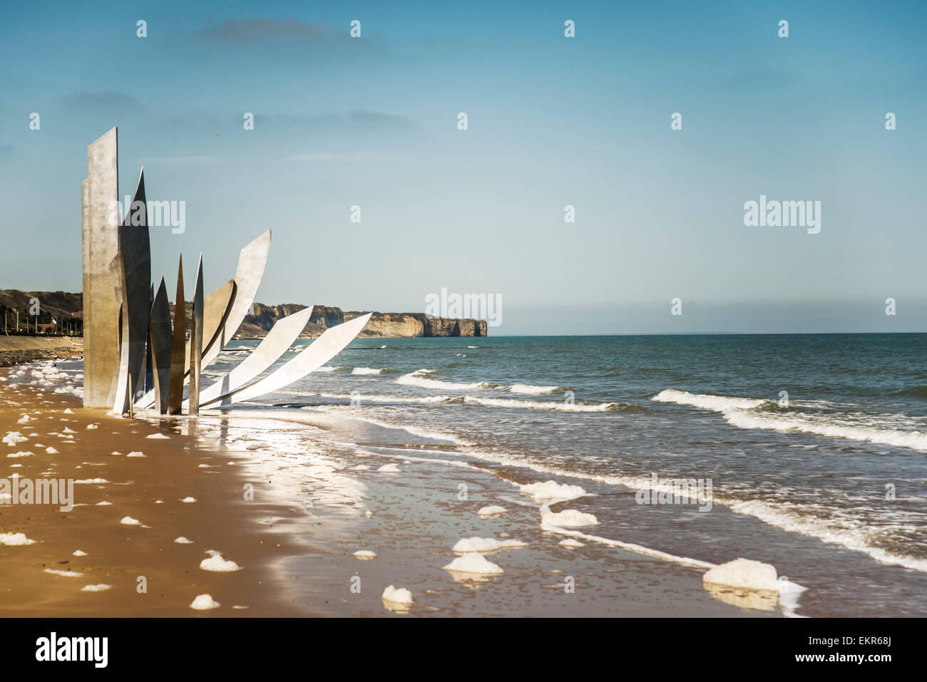 Omaha beach 1944 with dead soldiers hi-res stock photography and images ...