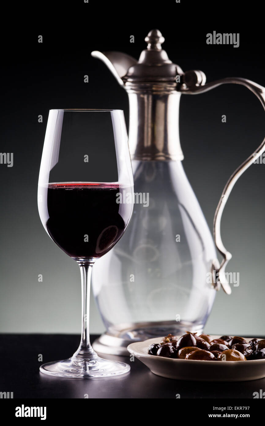 Close up photograph of a glass of red wine Stock Photo - Alamy