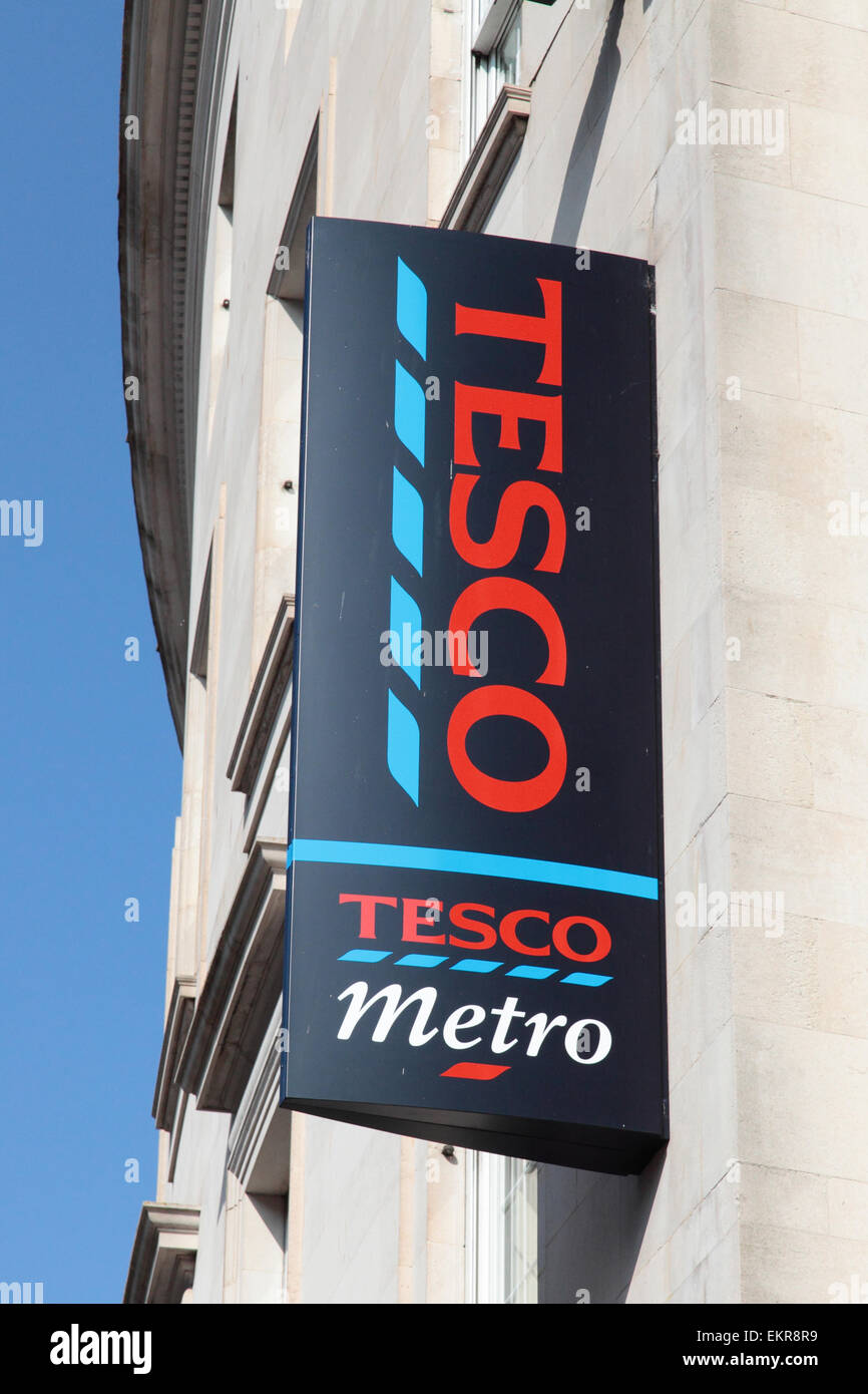Tesco signage hi-res stock photography and images - Alamy