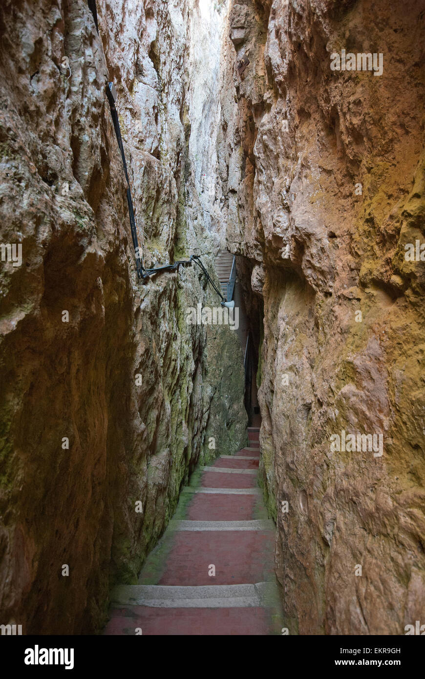 Passage in the Split Mountain (Montagna Spaccata), Mount Orlando ...