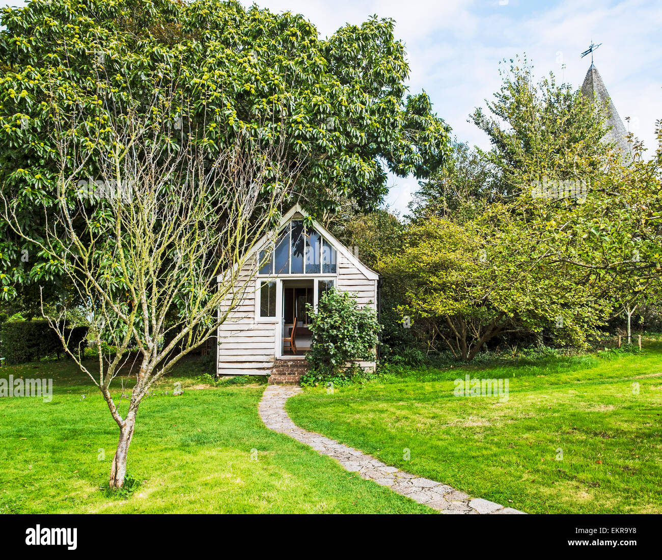 Garden at Monk's House, home of Virginia and Leonard Woolf in Rodmell ...