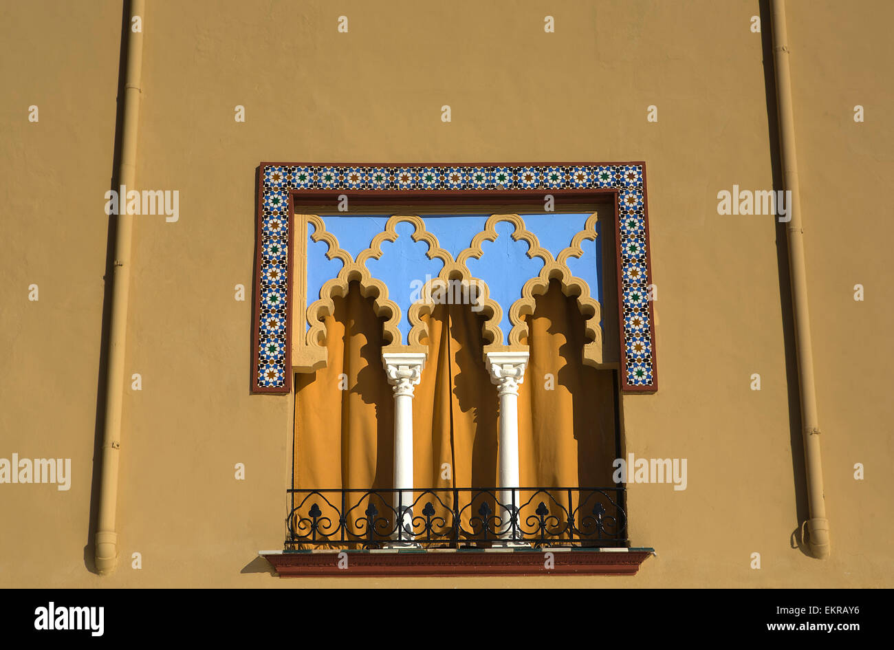 Architecture moorish windows hi-res stock photography and images - Alamy