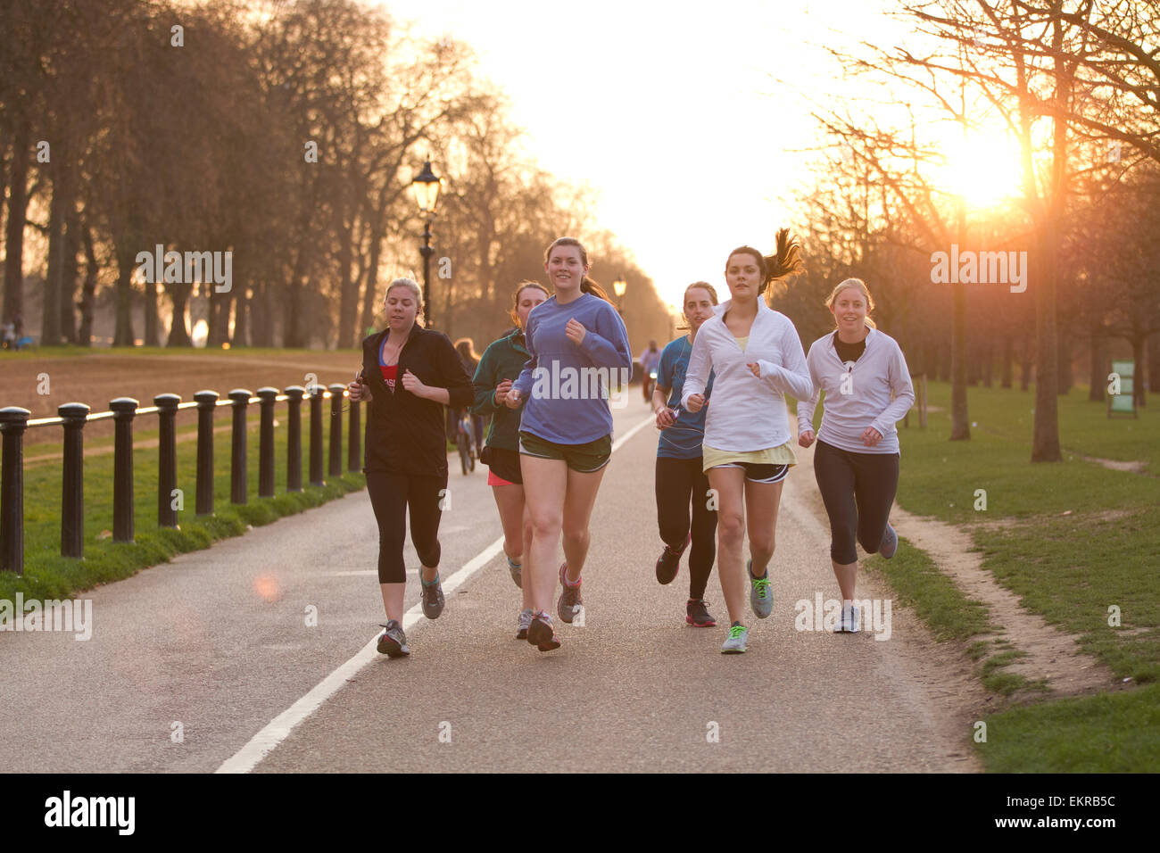 Joggers enjoying the evening sunshine in Hyde Park, London ...