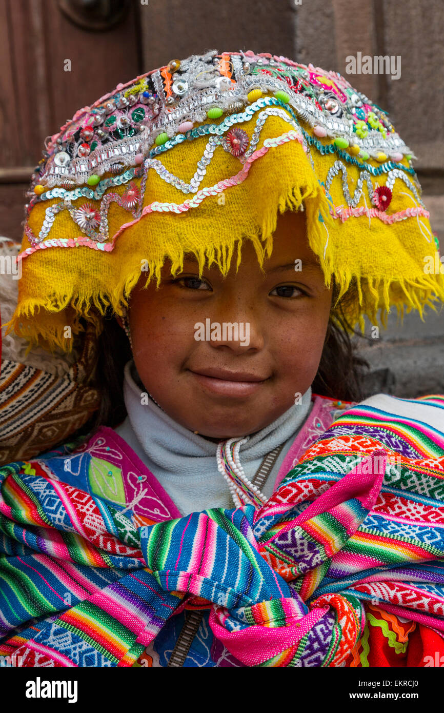 Quechua traditional dress hi-res stock photography and images - Alamy