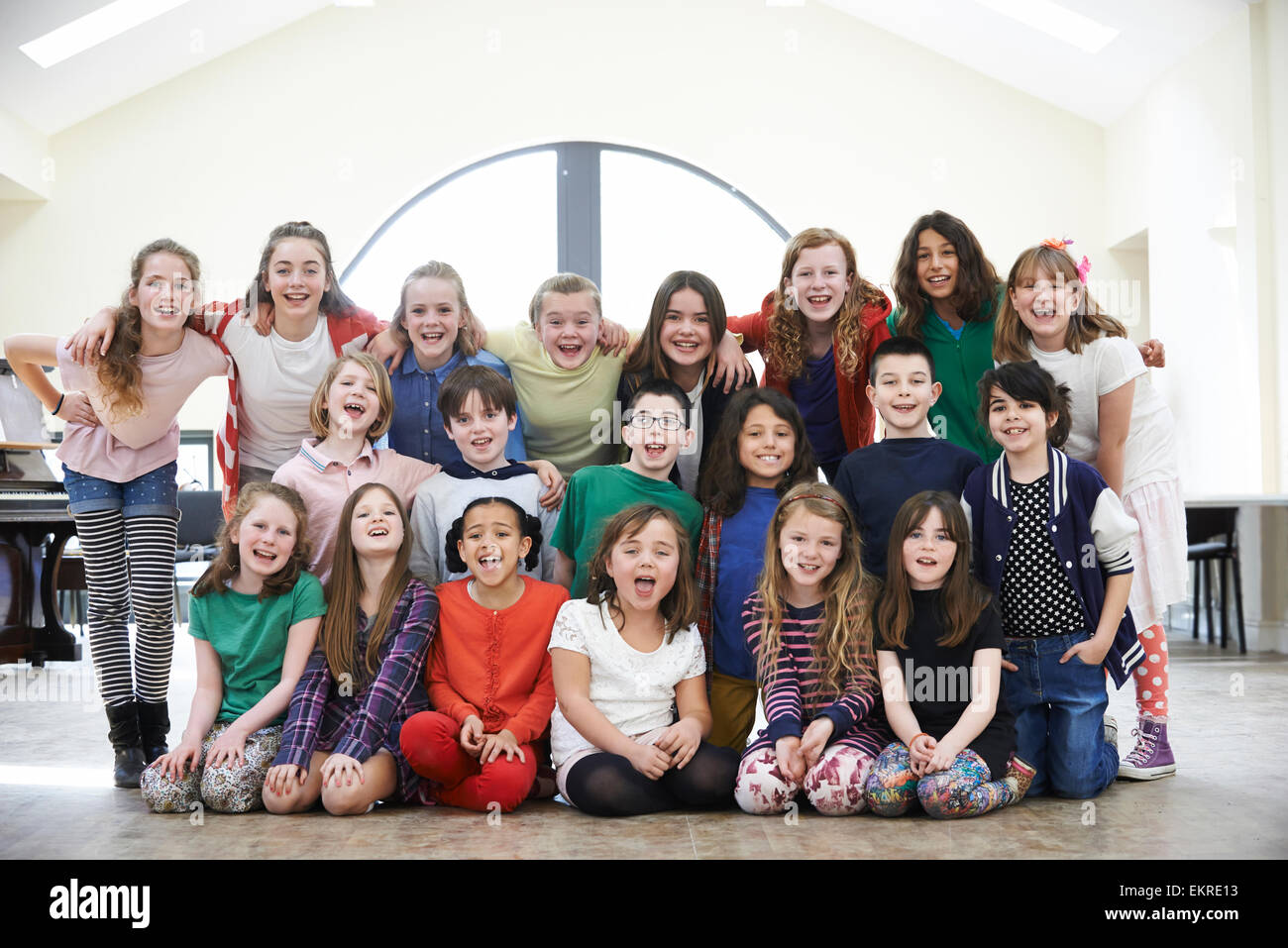 Junior high students group hi-res stock photography and images - Alamy