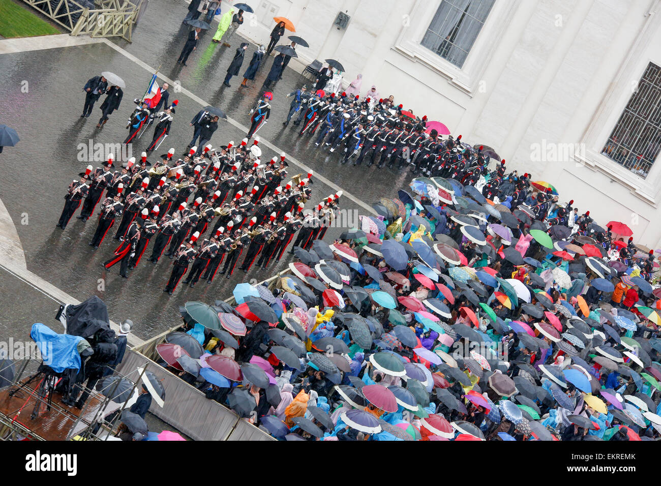 Faithful parade during holy hi-res stock photography and images - Alamy