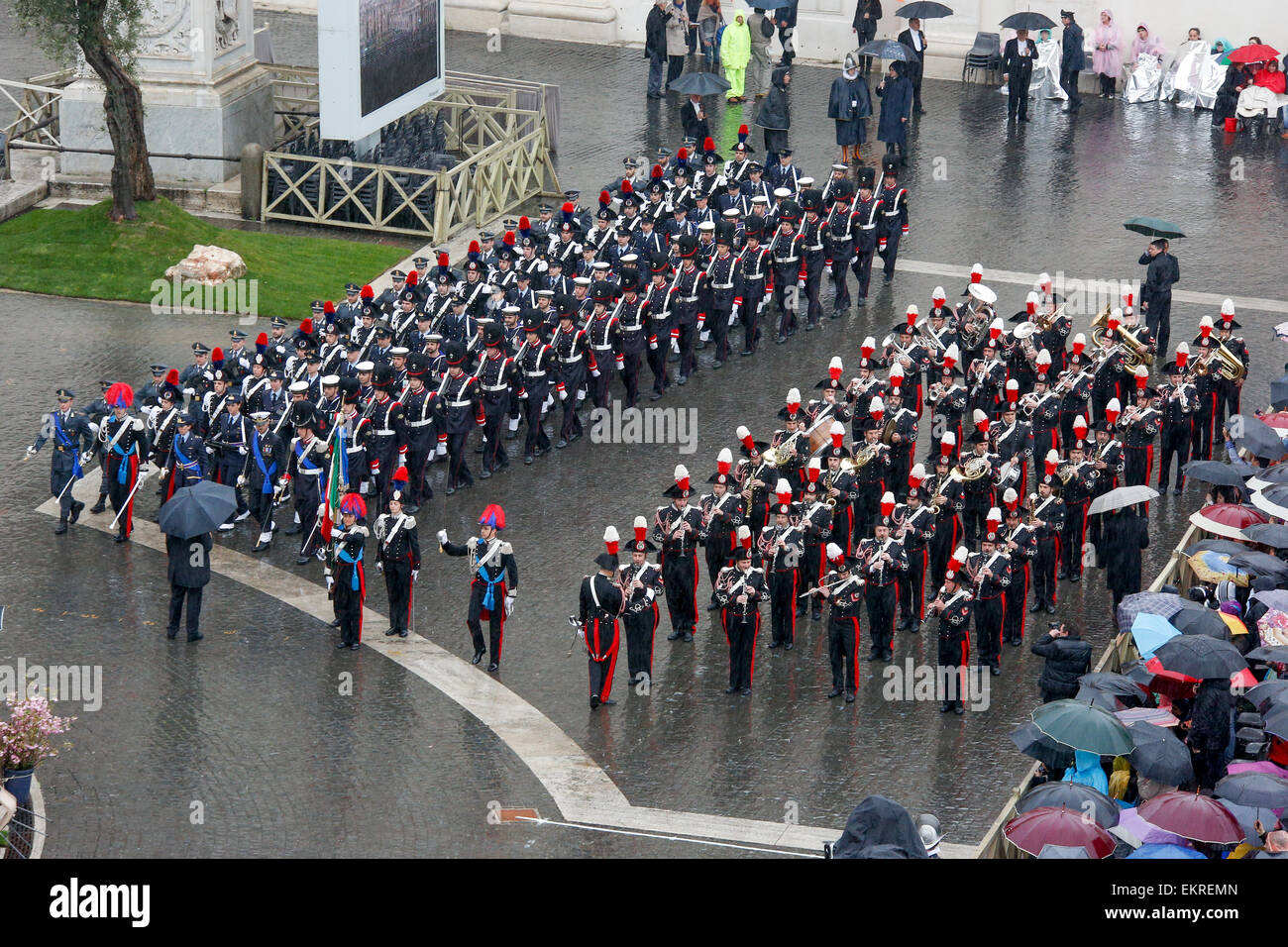 Guardie svizzere vaticano hi-res stock photography and images - Alamy