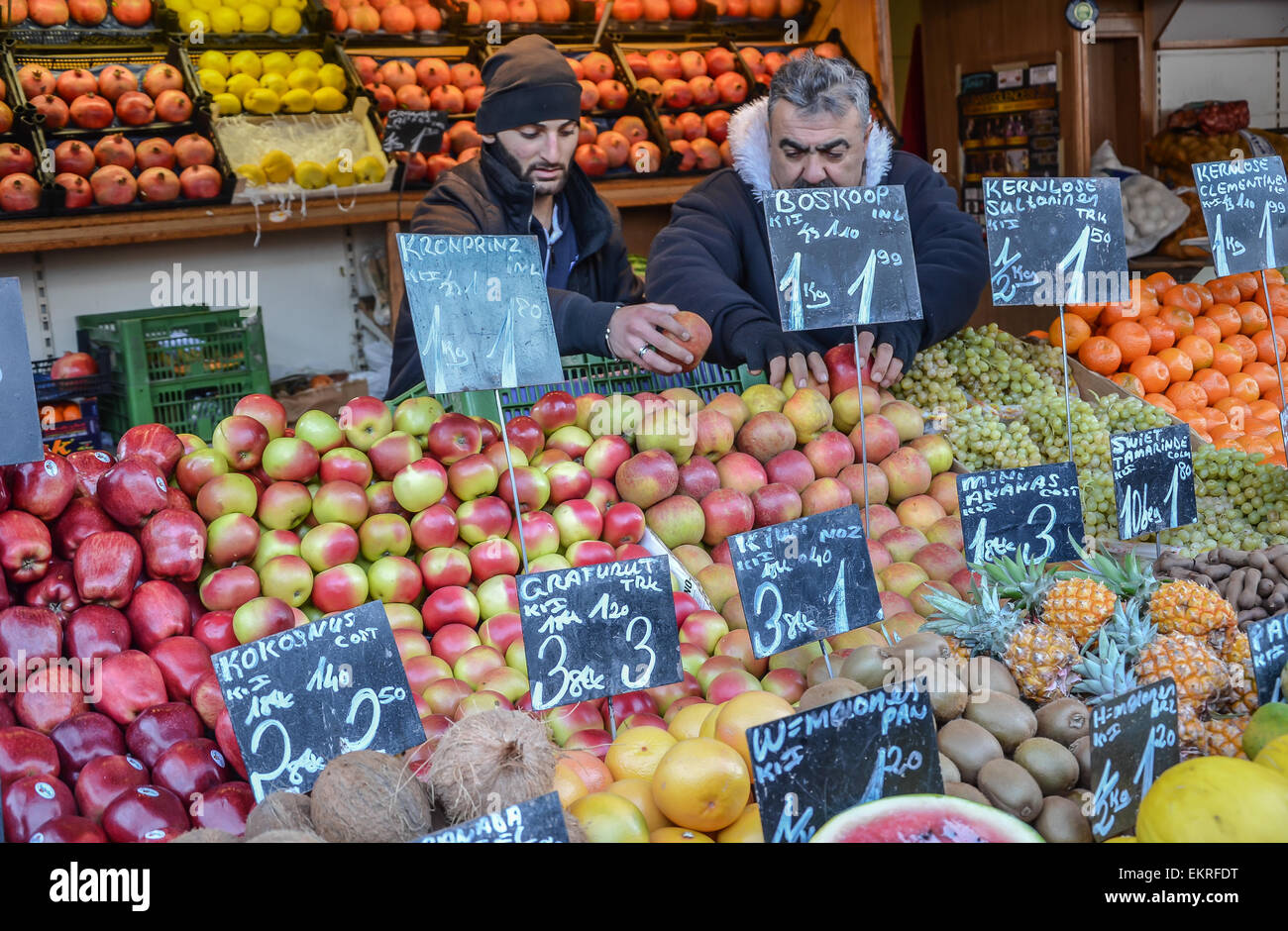 Vintage fruit stand hi-res stock photography and images - Alamy