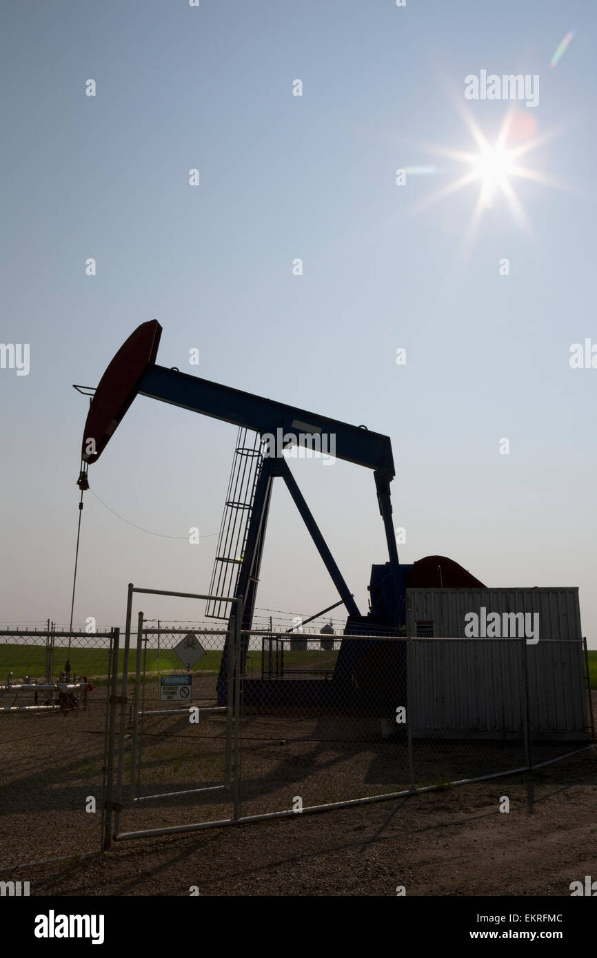Pump jack silhouette hi-res stock photography and images - Alamy