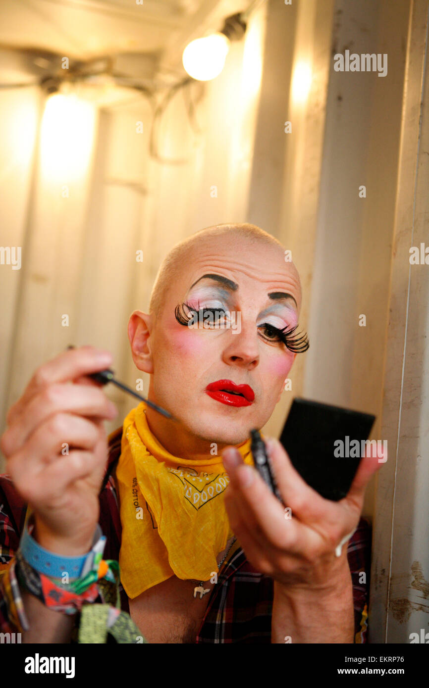 Dolly parton drag queen hi-res stock photography and images - Alamy