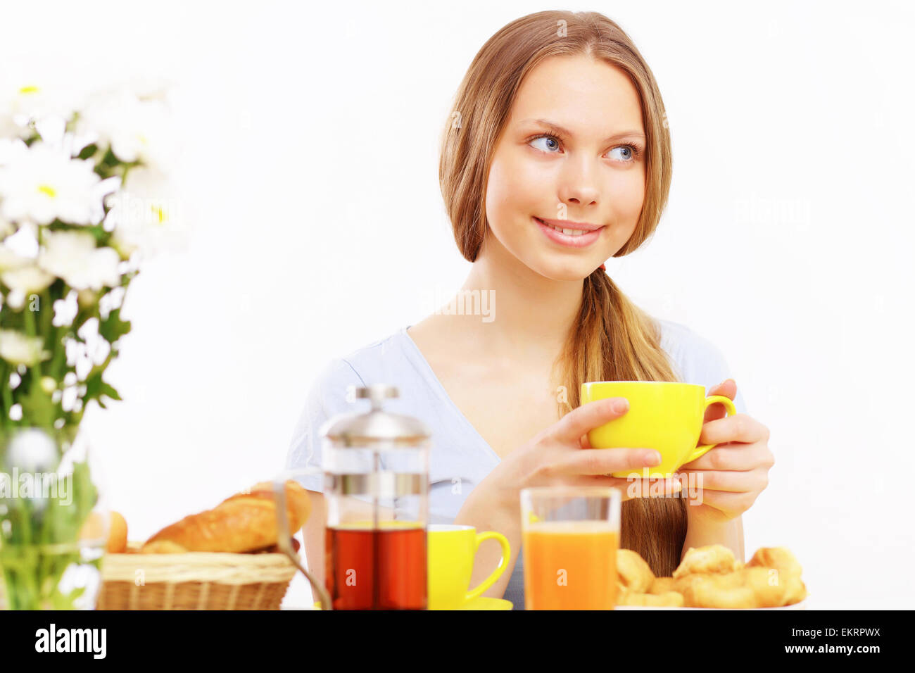 Beautiful young woman drinking tea Stock Photo - Alamy