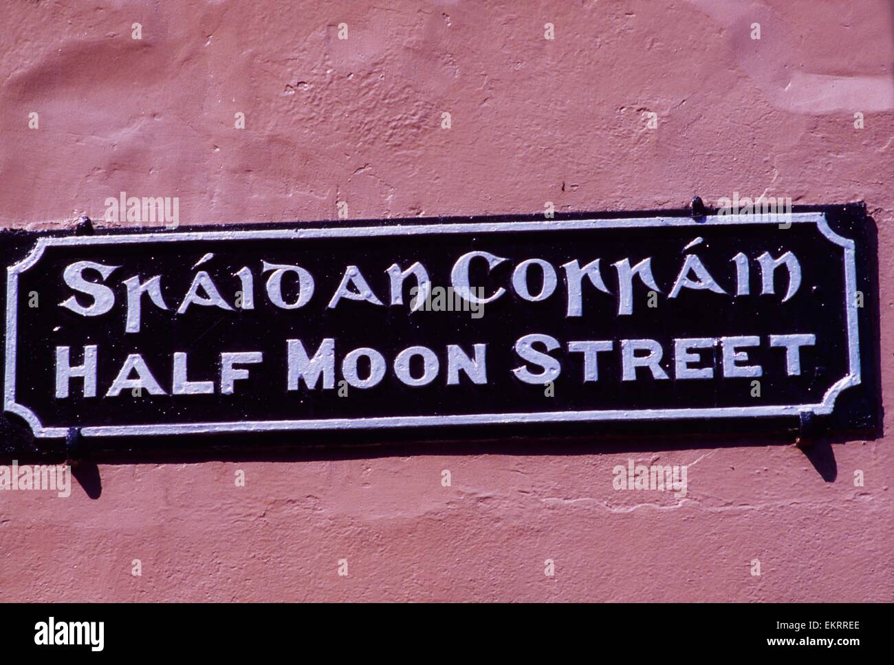Ireland, Street Sign Painted On Wall Stock Photo - Alamy