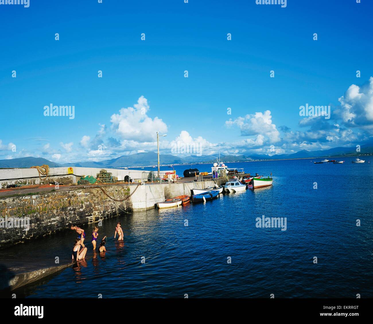 Teens on holiday in ireland hi-res stock photography and images - Alamy