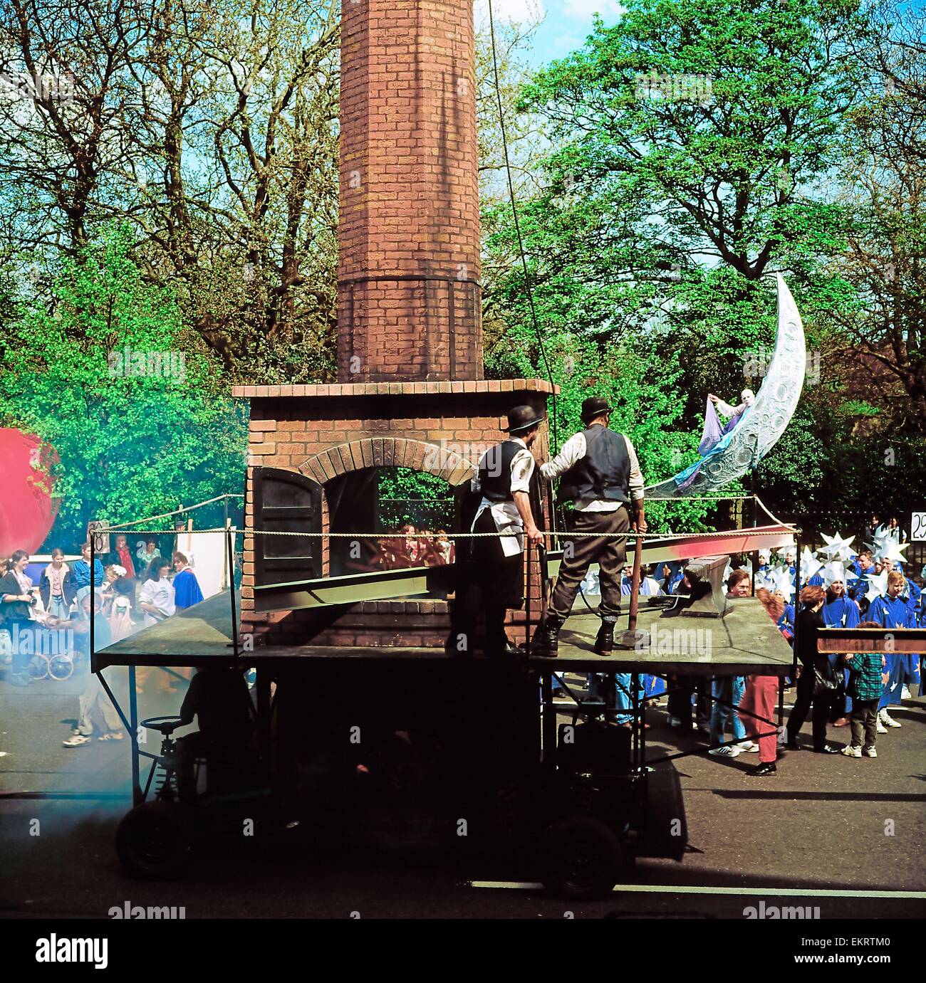 May day parade float hi-res stock photography and images - Alamy