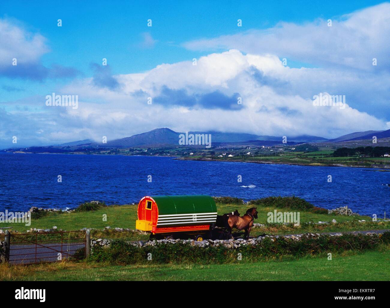 Ireland gypsy caravan hi-res stock photography and images - Alamy
