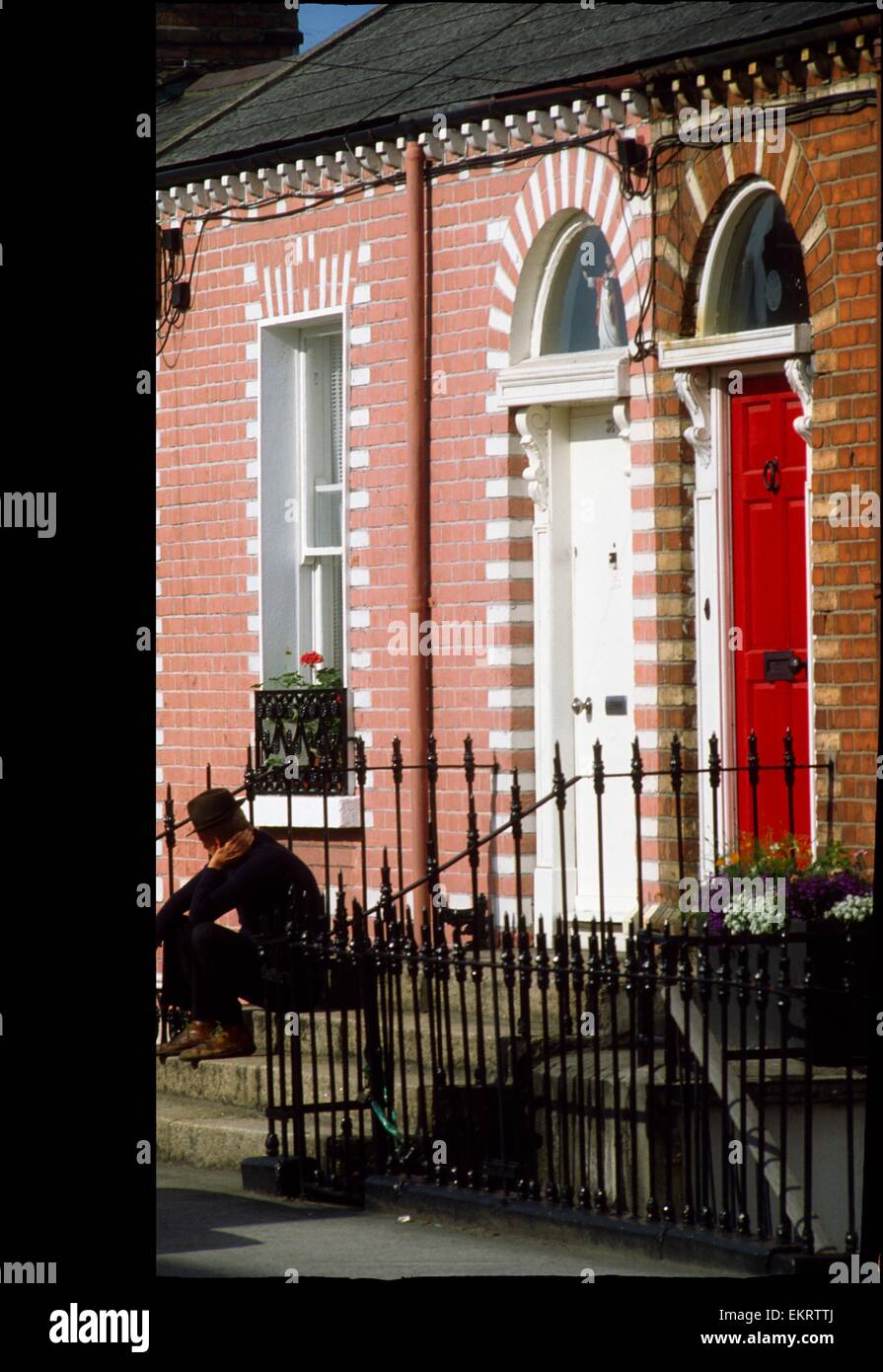 Inner city street hi-res stock photography and images - Alamy