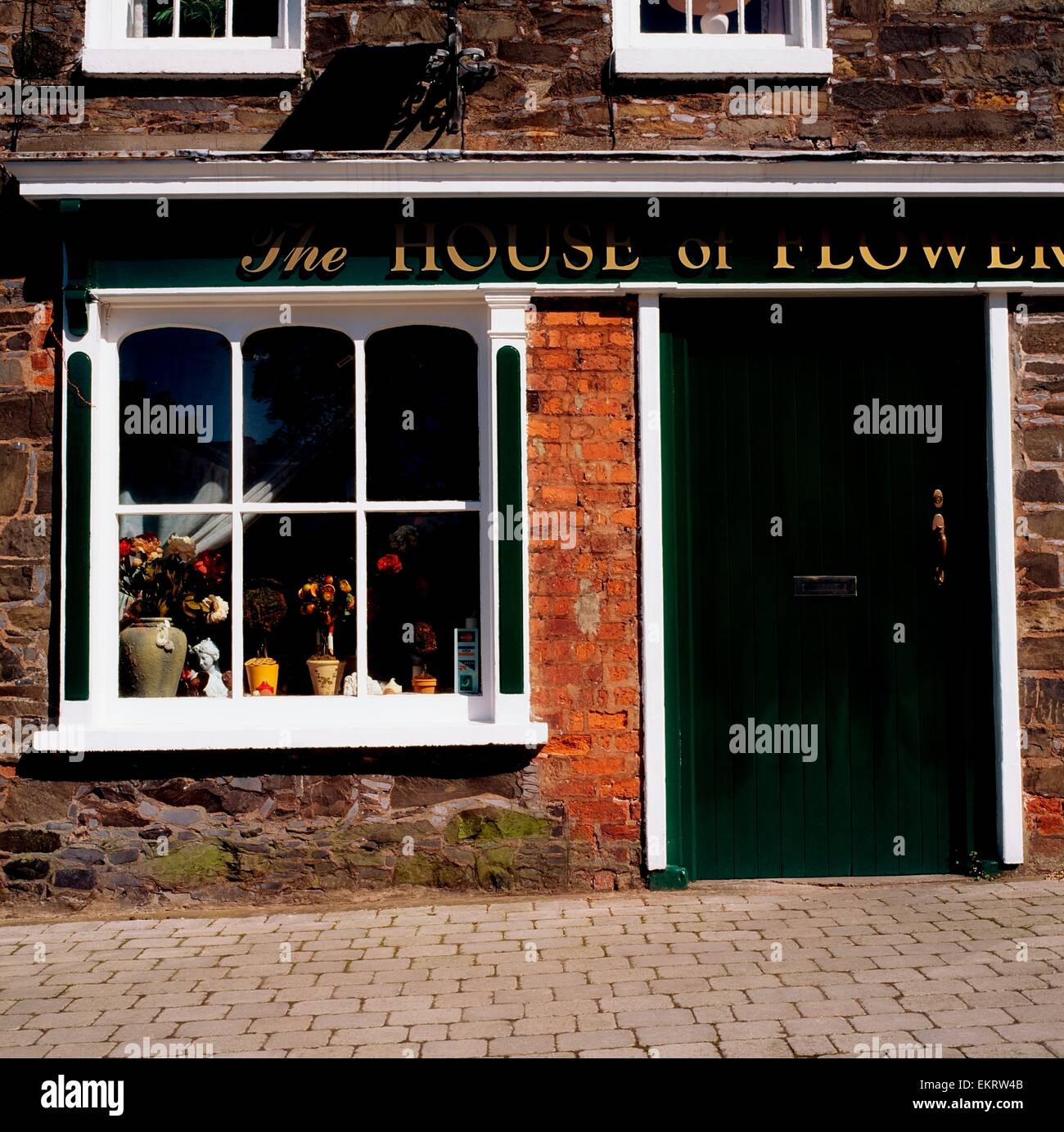 Old fashioned store front hi-res stock photography and images - Alamy