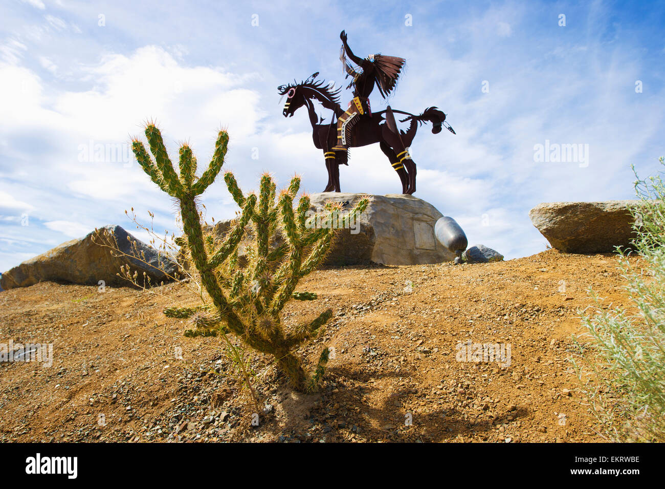 Native american statue hi-res stock photography and images - Alamy