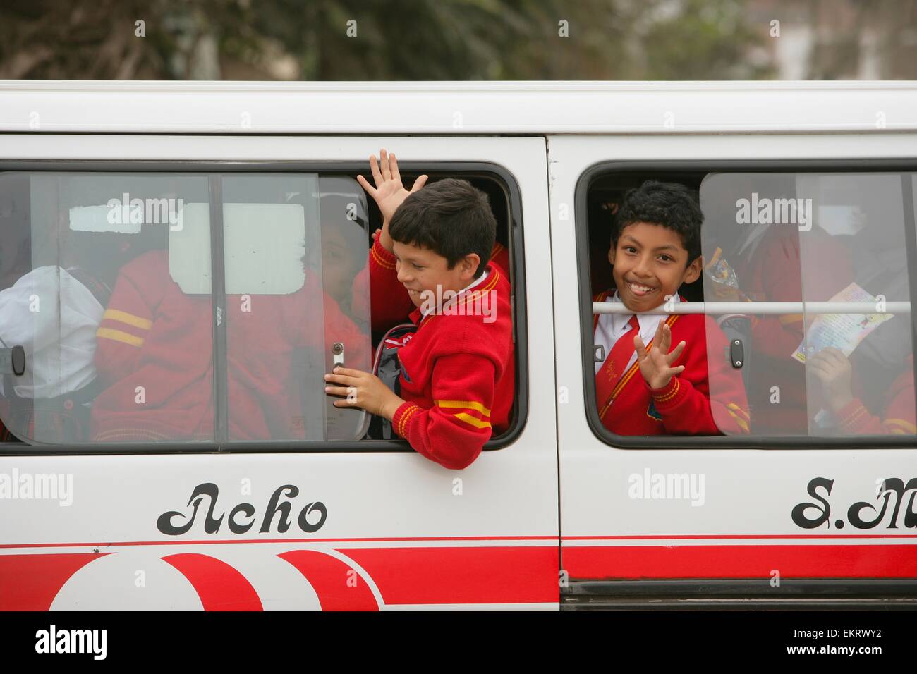 Indian school buses hi-res stock photography and images - Alamy