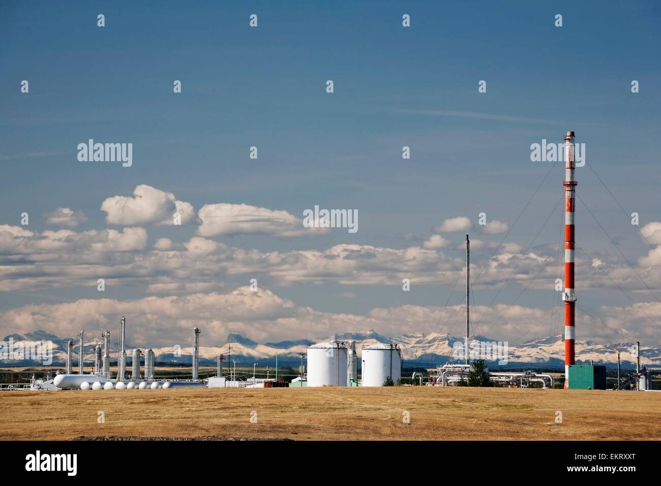 Alberta canada gas plant mountains hi-res stock photography and images ...