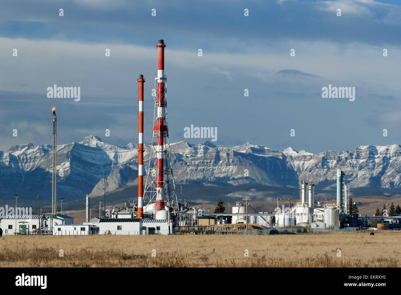 Alberta canada gas plant mountains hi-res stock photography and images ...