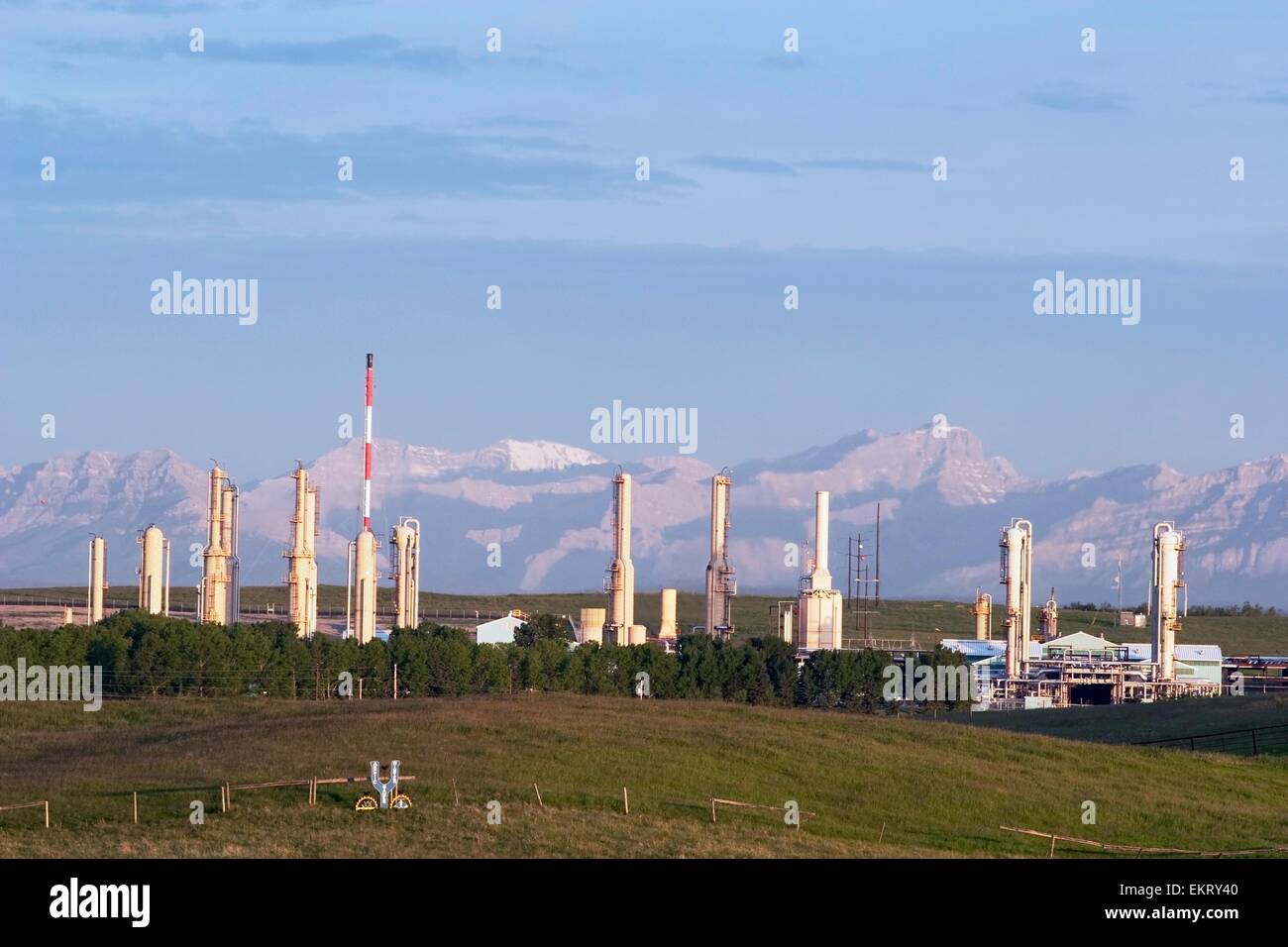 Alberta canada gas plant mountains hi-res stock photography and images ...