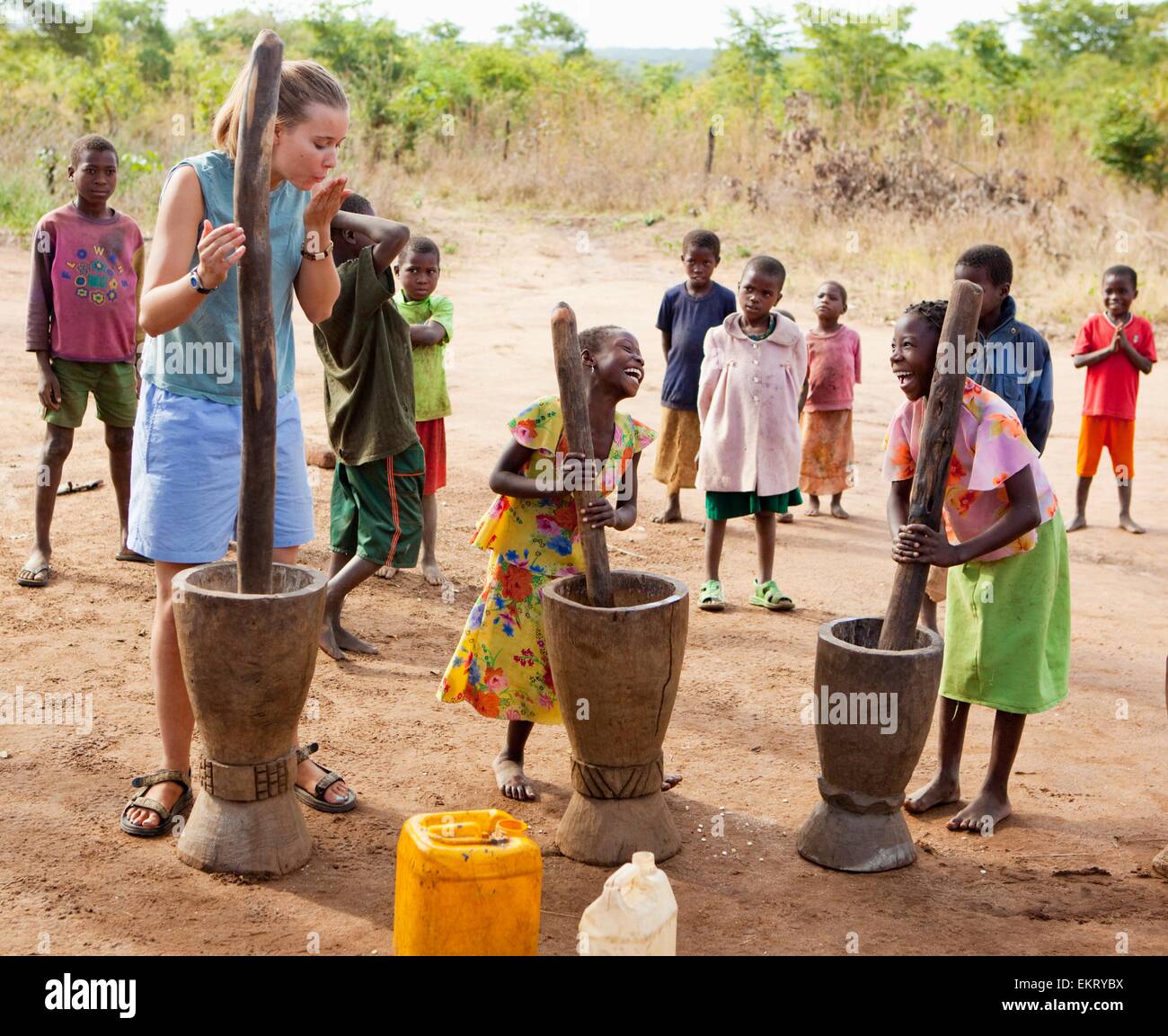 Africa pounding corn hi-res stock photography and images - Alamy