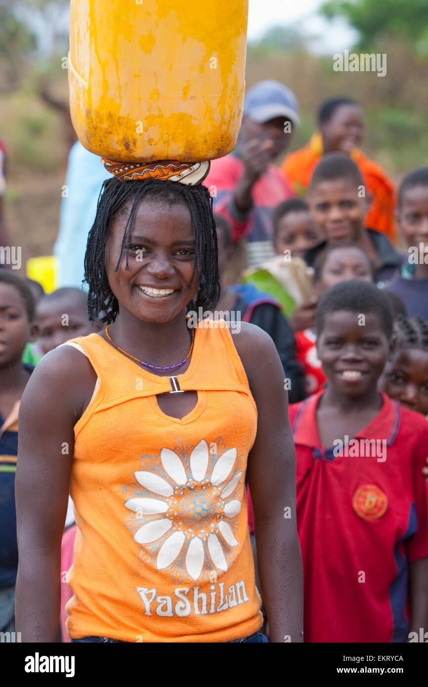 African carrying water jugs hi-res stock photography and images - Alamy