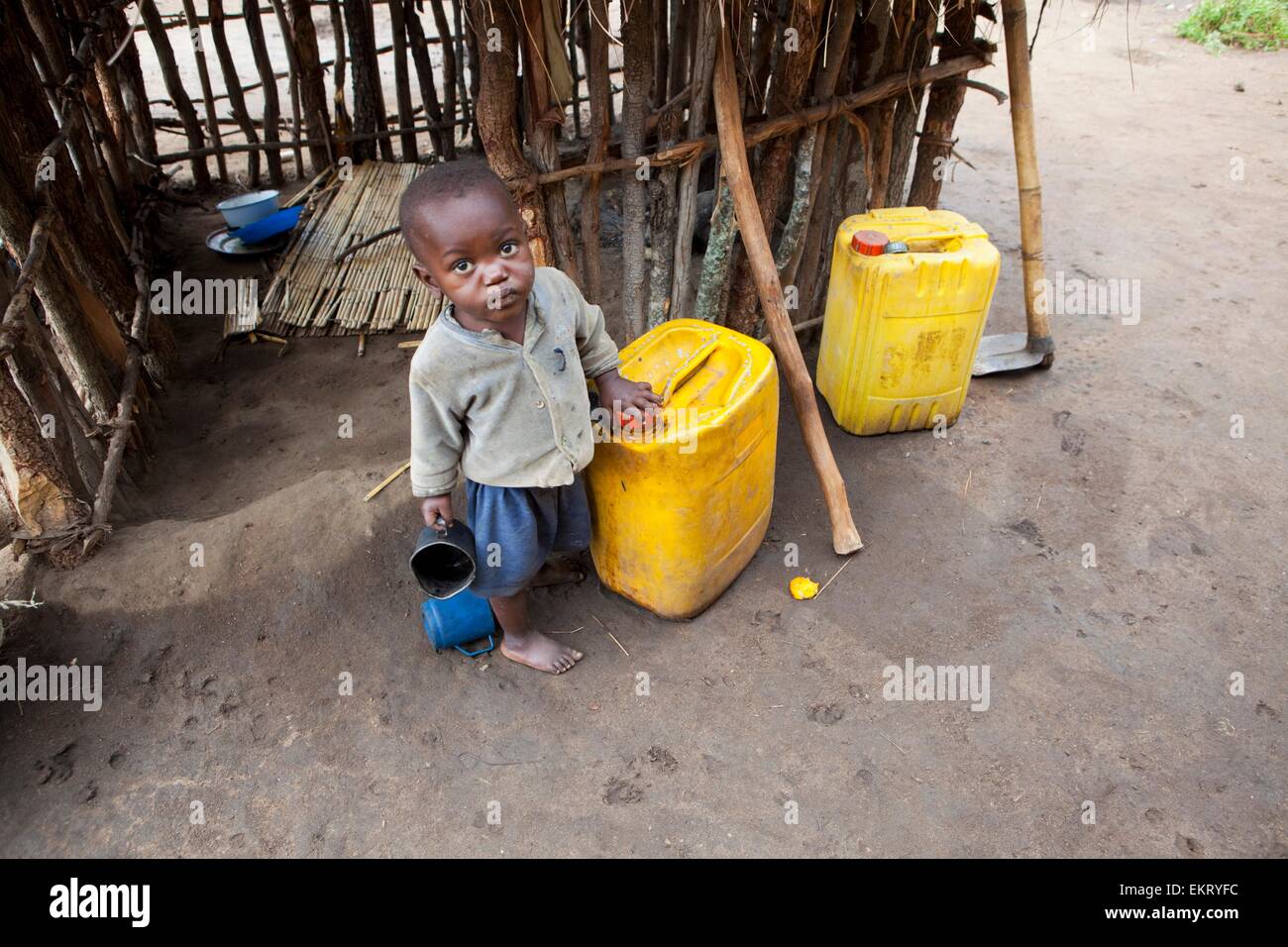 African child drinking clean water hi-res stock photography and images ...