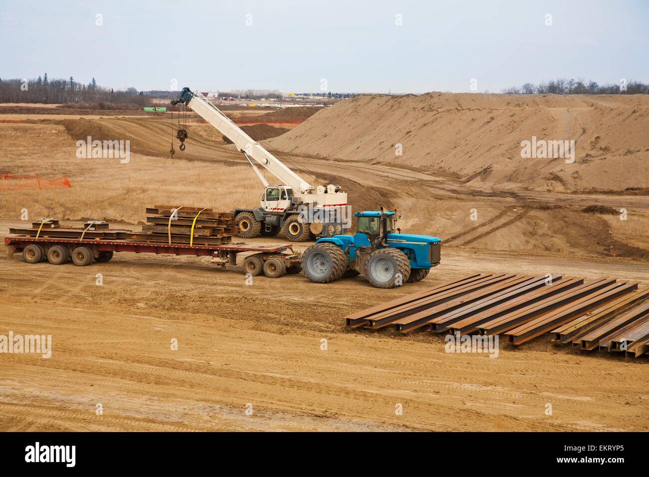 Construction using crane hi-res stock photography and images - Alamy