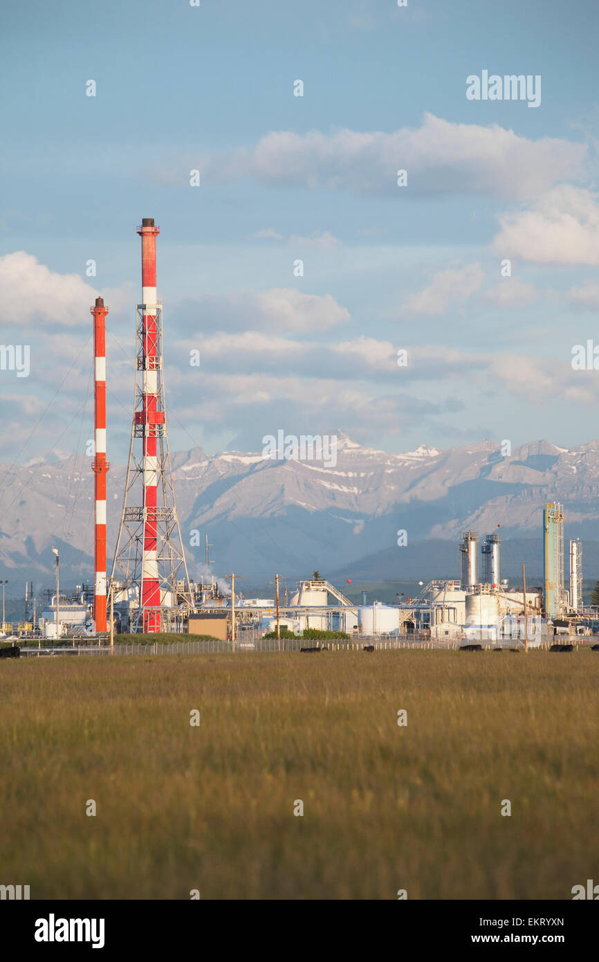 Alberta canada gas plant mountains hi-res stock photography and images ...