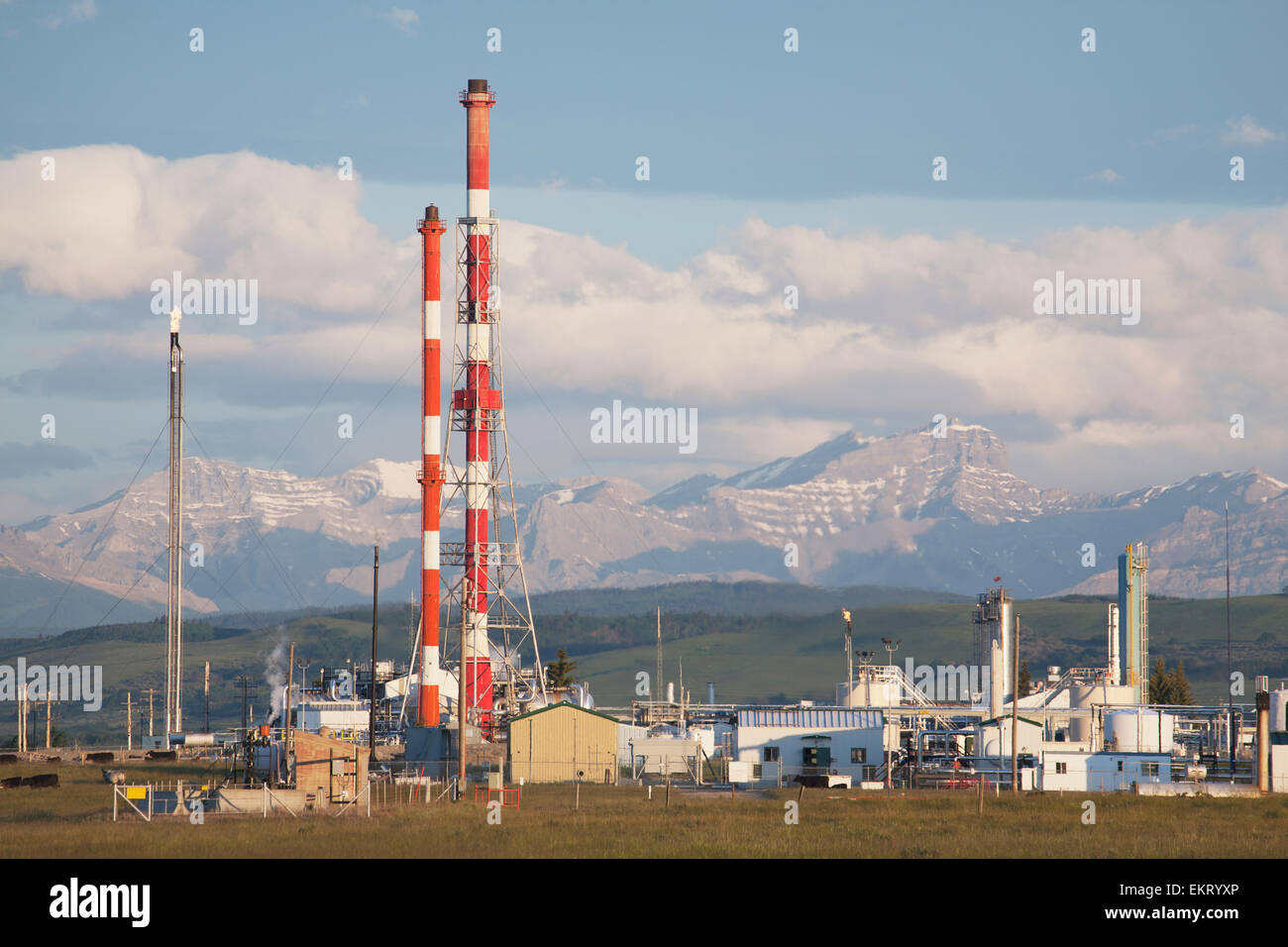 Alberta canada gas plant mountains hi-res stock photography and images ...