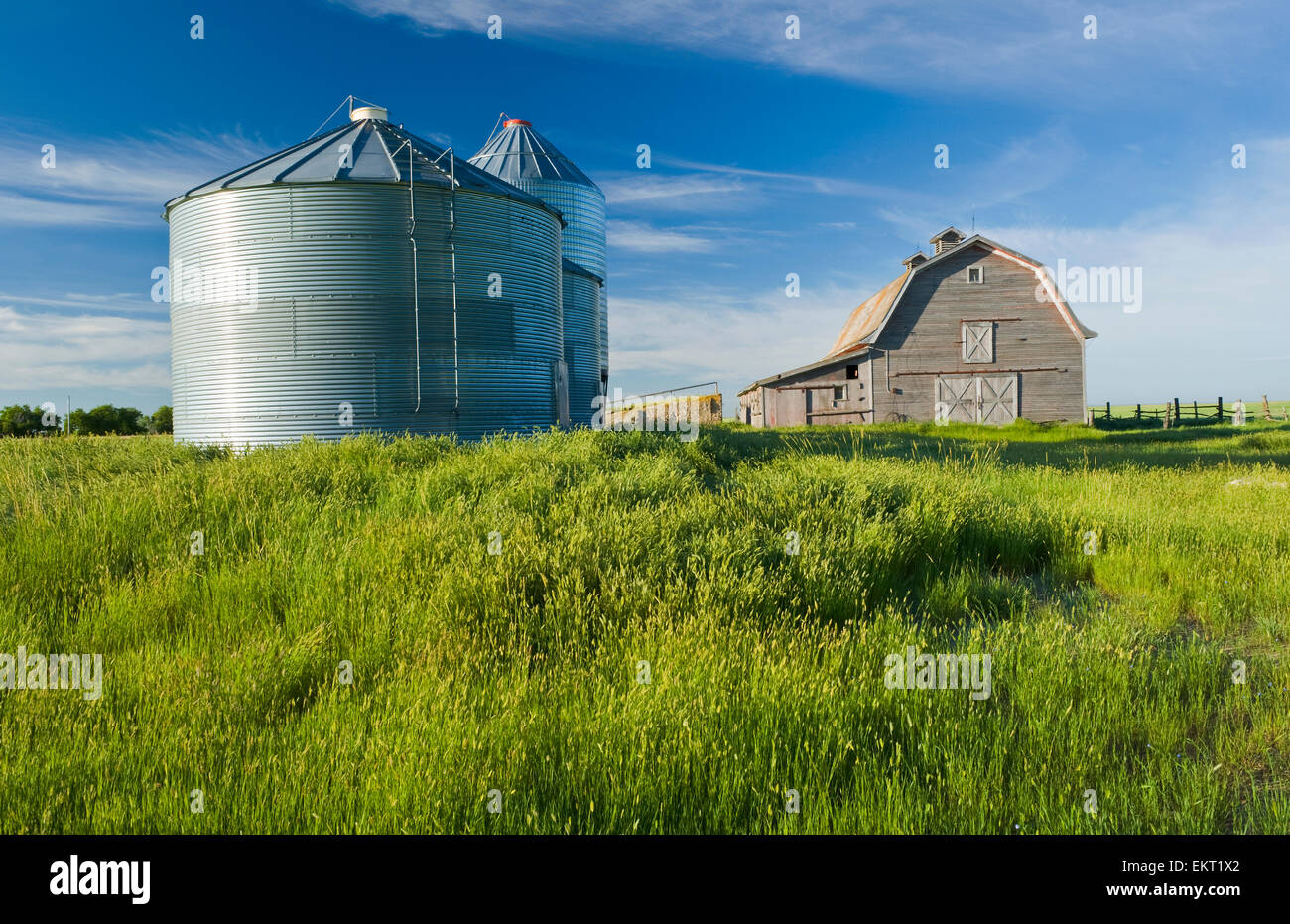 Old barn farm grain bin hi-res stock photography and images - Alamy