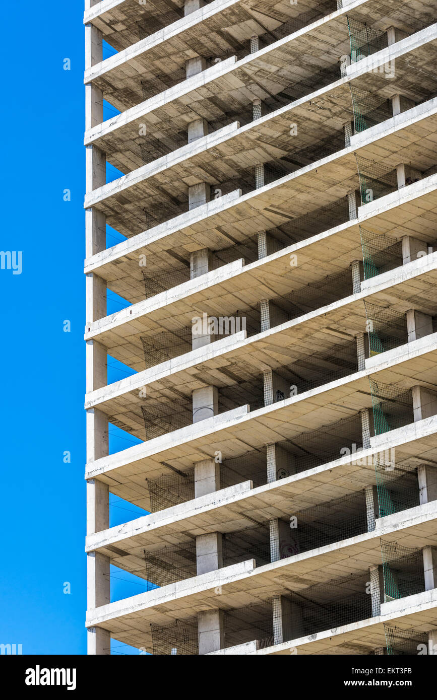 Skyscraper under construction safety rails hi-res stock photography and ...