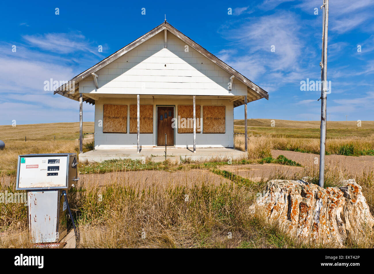 Trotters store and post office abandoned; Trotters, North Dakota ...