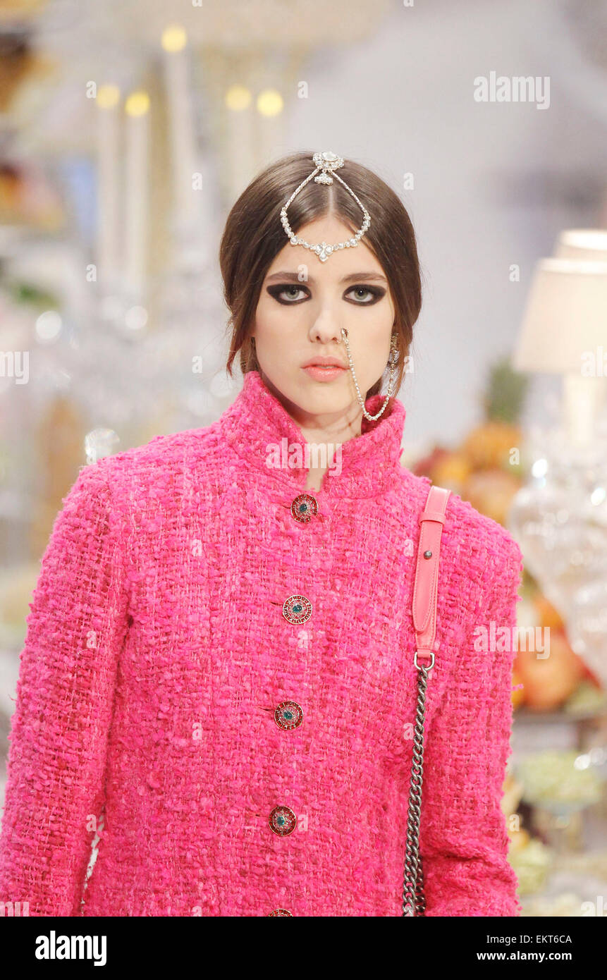 Sarah Qualley High Resolution Stock Photography and Images - Alamy