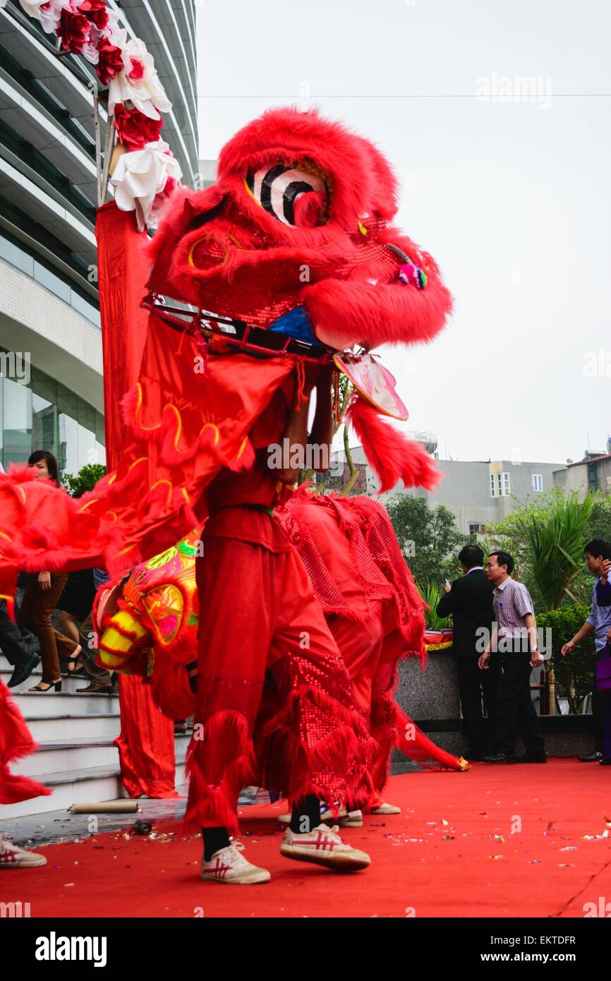 Lion dance lion chinatown hi-res stock photography and images - Alamy