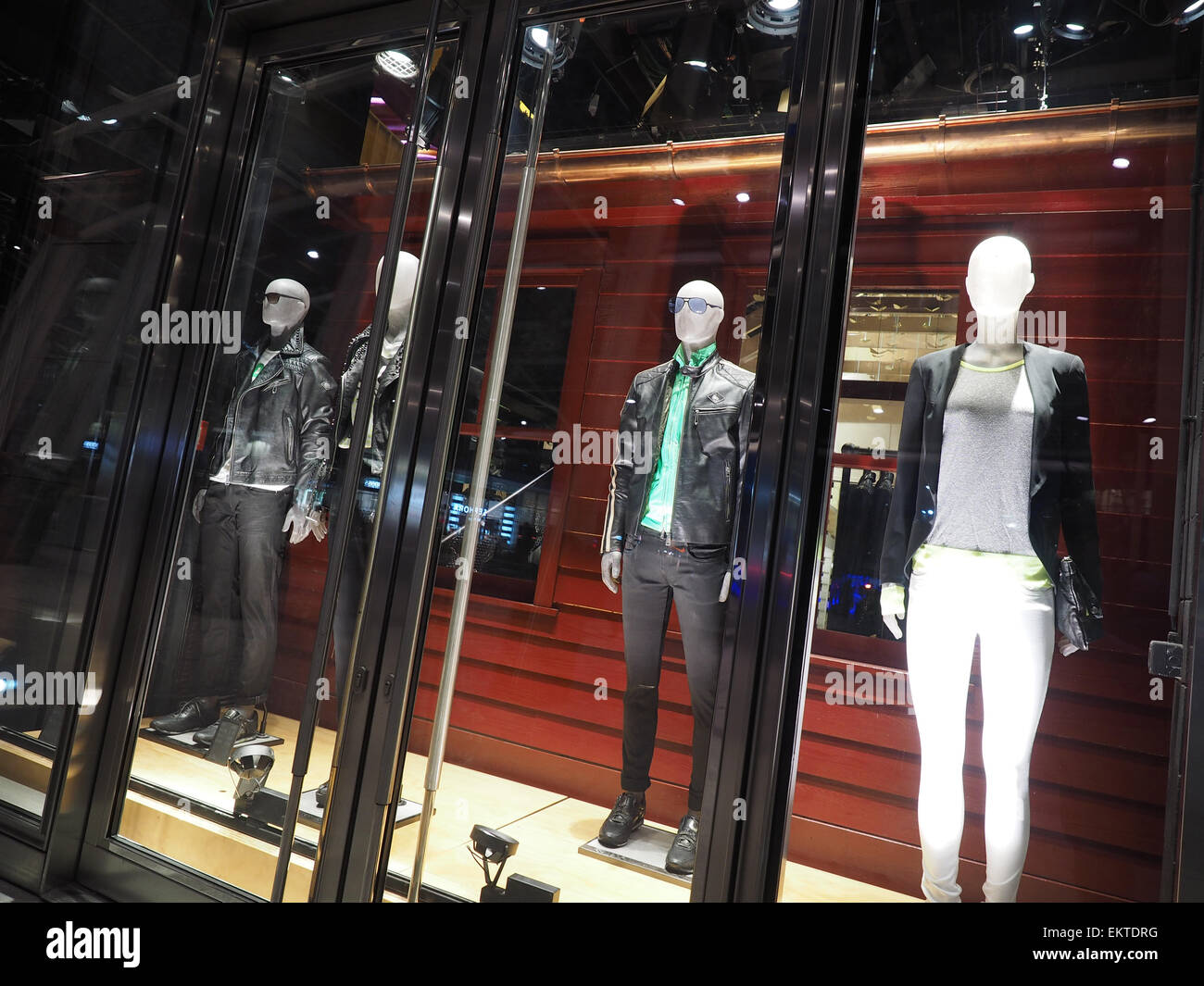 Replay fashion store hi-res stock photography and images - Alamy