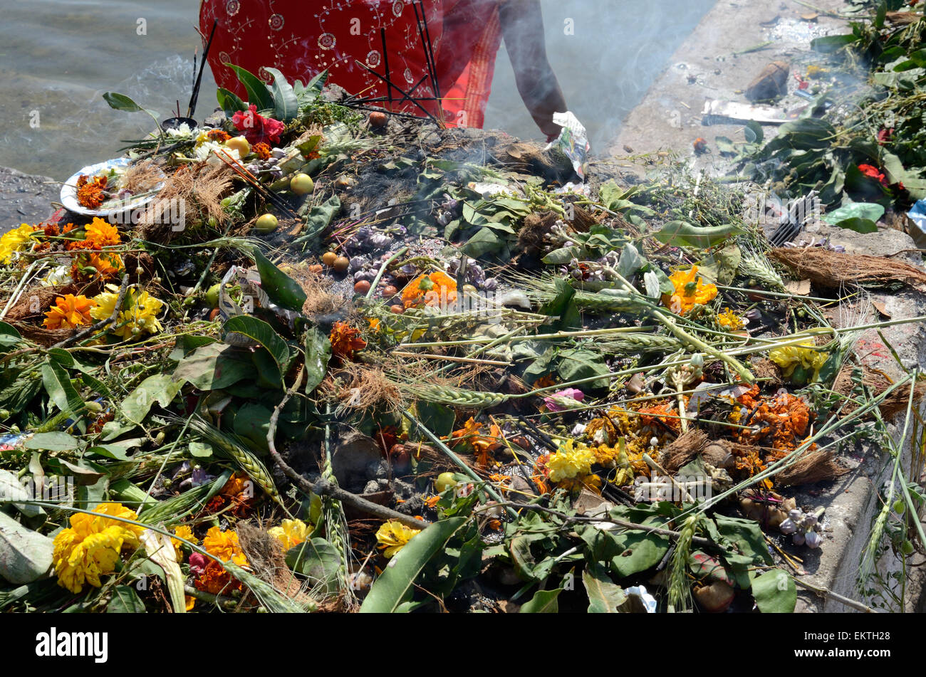 offerings to Lord Shiva on the banks of the river Narbada River ...