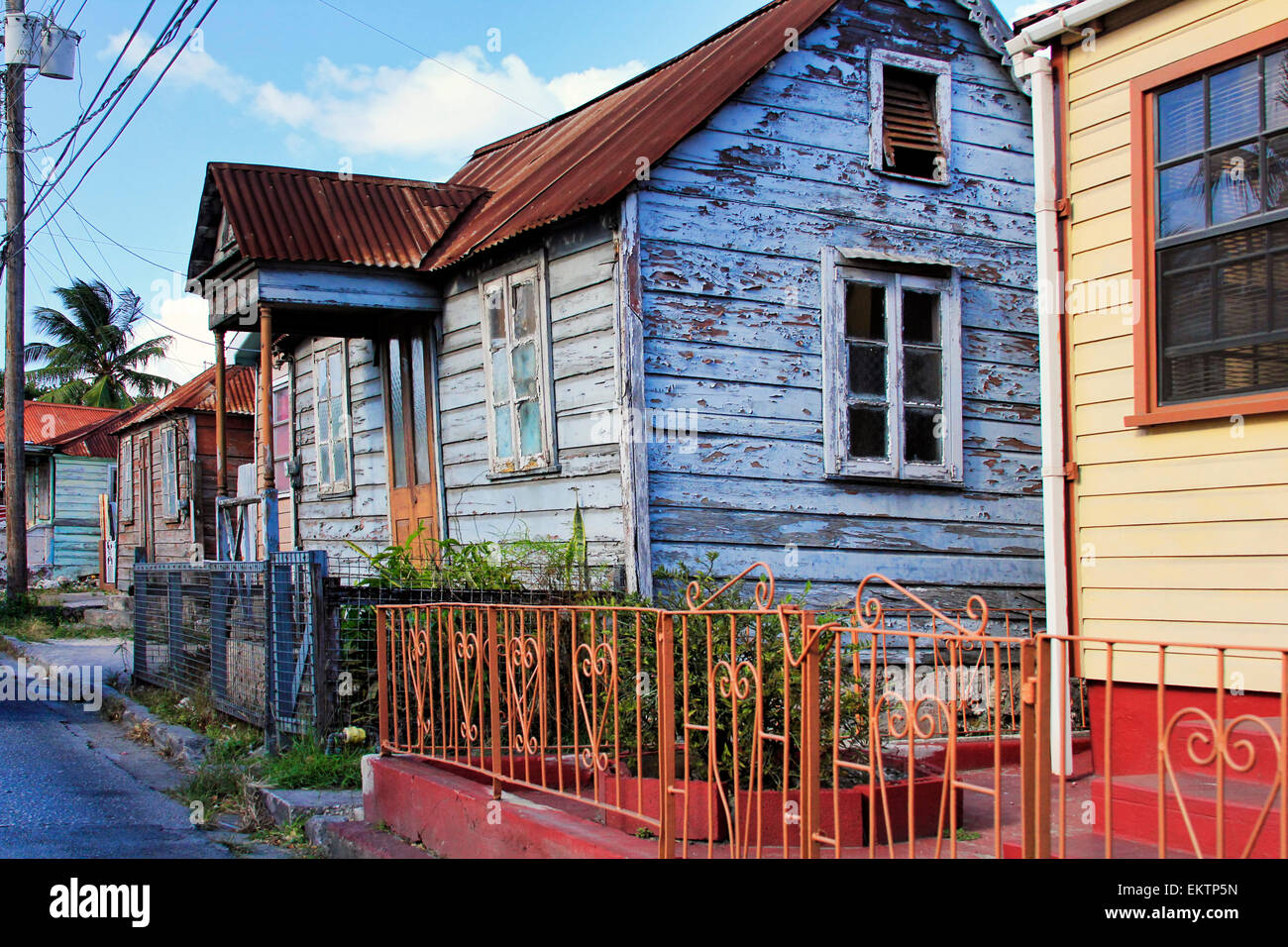 Shack corrugated tin roof hi-res stock photography and images - Alamy