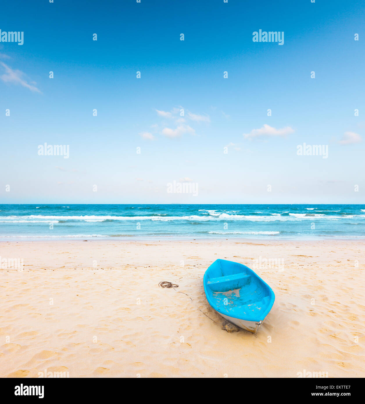 Beach with boat hi-res stock photography and images - Alamy