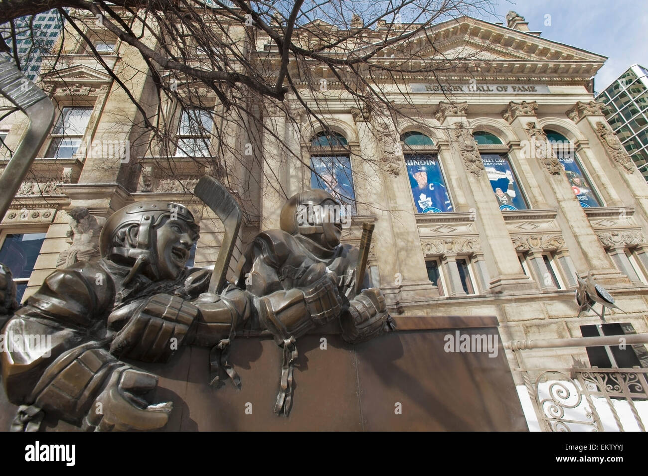 Hockey player statue hi-res stock photography and images - Alamy