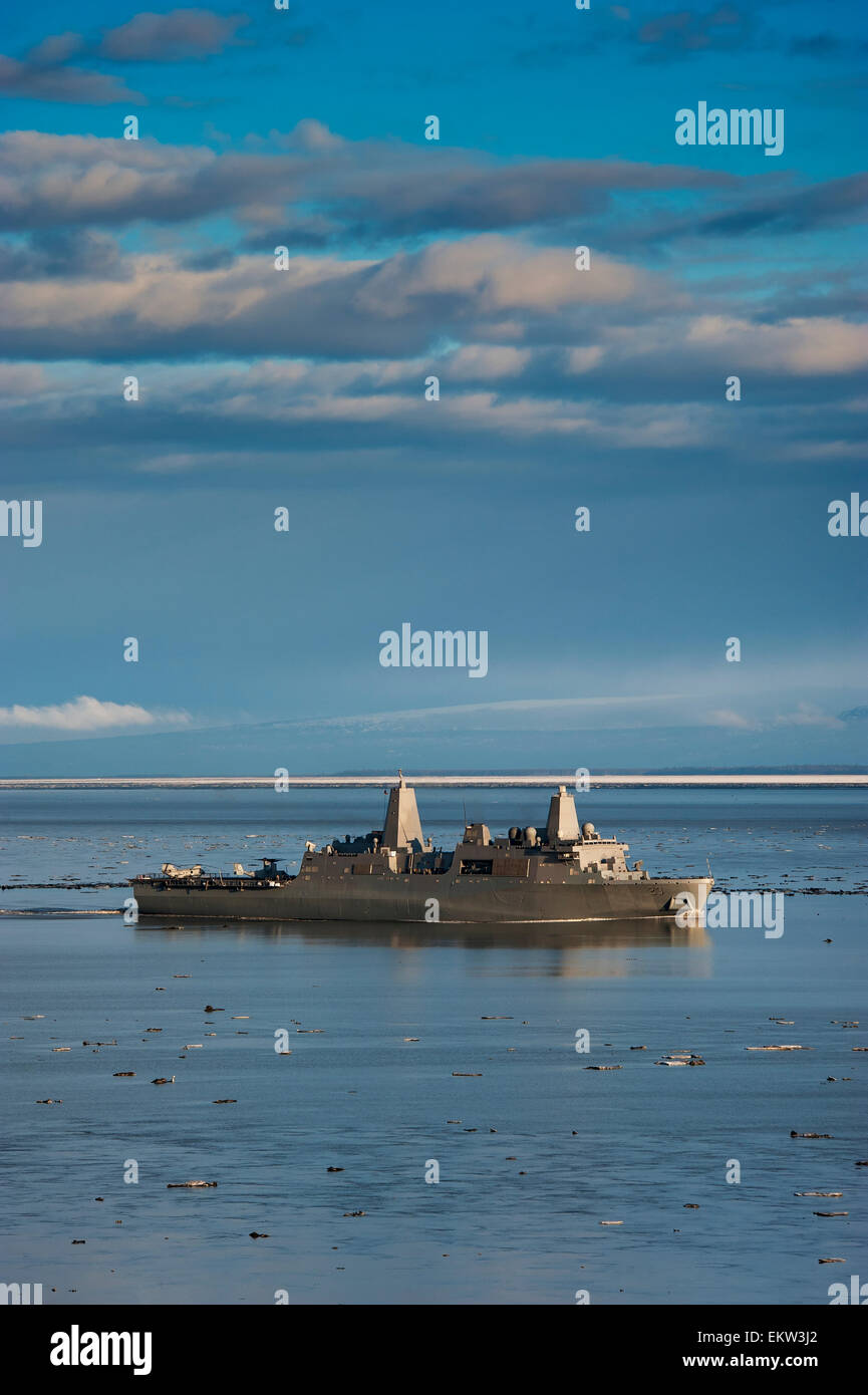 The USS Anchorage arriving in her namesake city to be commissioned ...