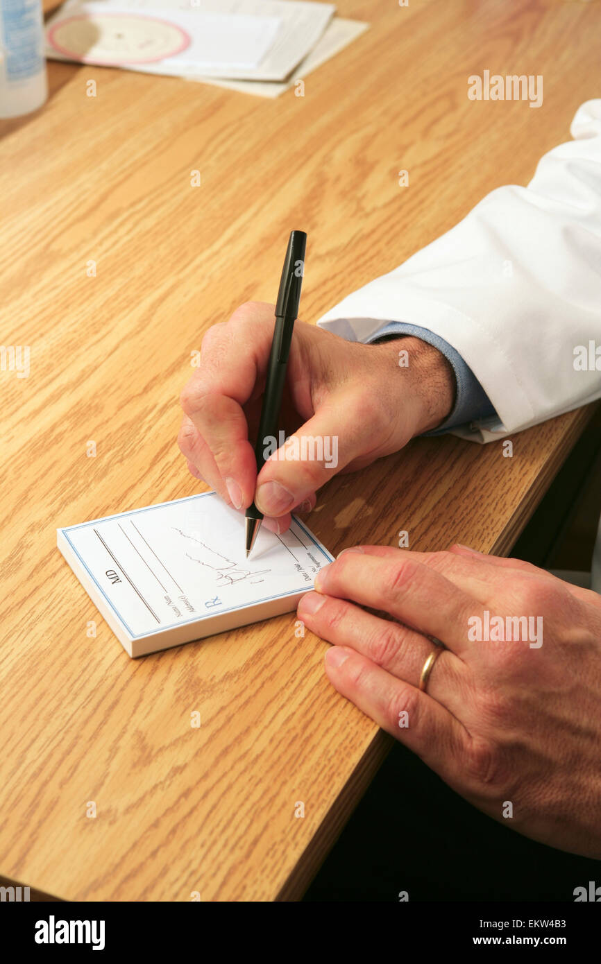 Doctor handwriting hi-res stock photography and images - Alamy