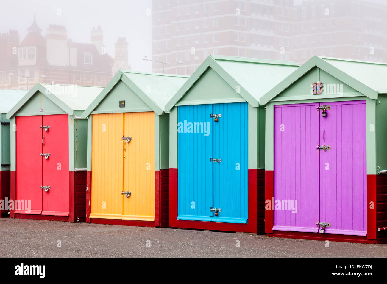 Beach huts brighton hi-res stock photography and images - Alamy