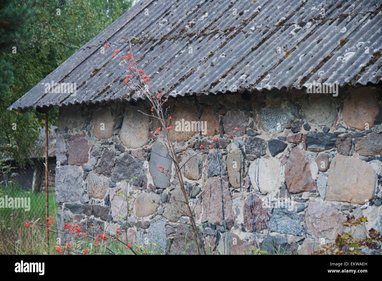 Old stone country house hi-res stock photography and images - Alamy