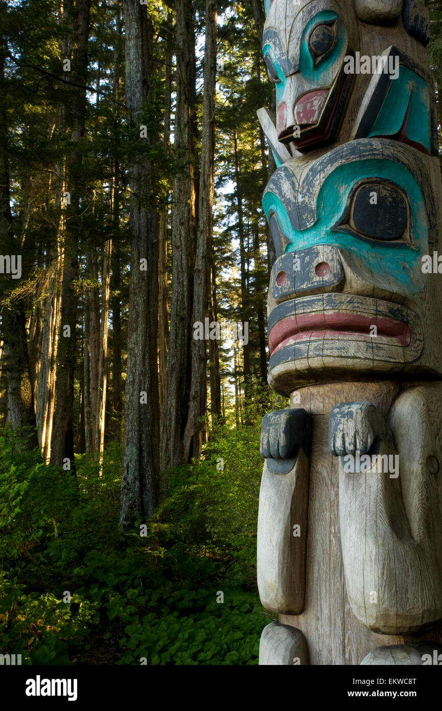 Close up native alaskan carving hi-res stock photography and images - Alamy