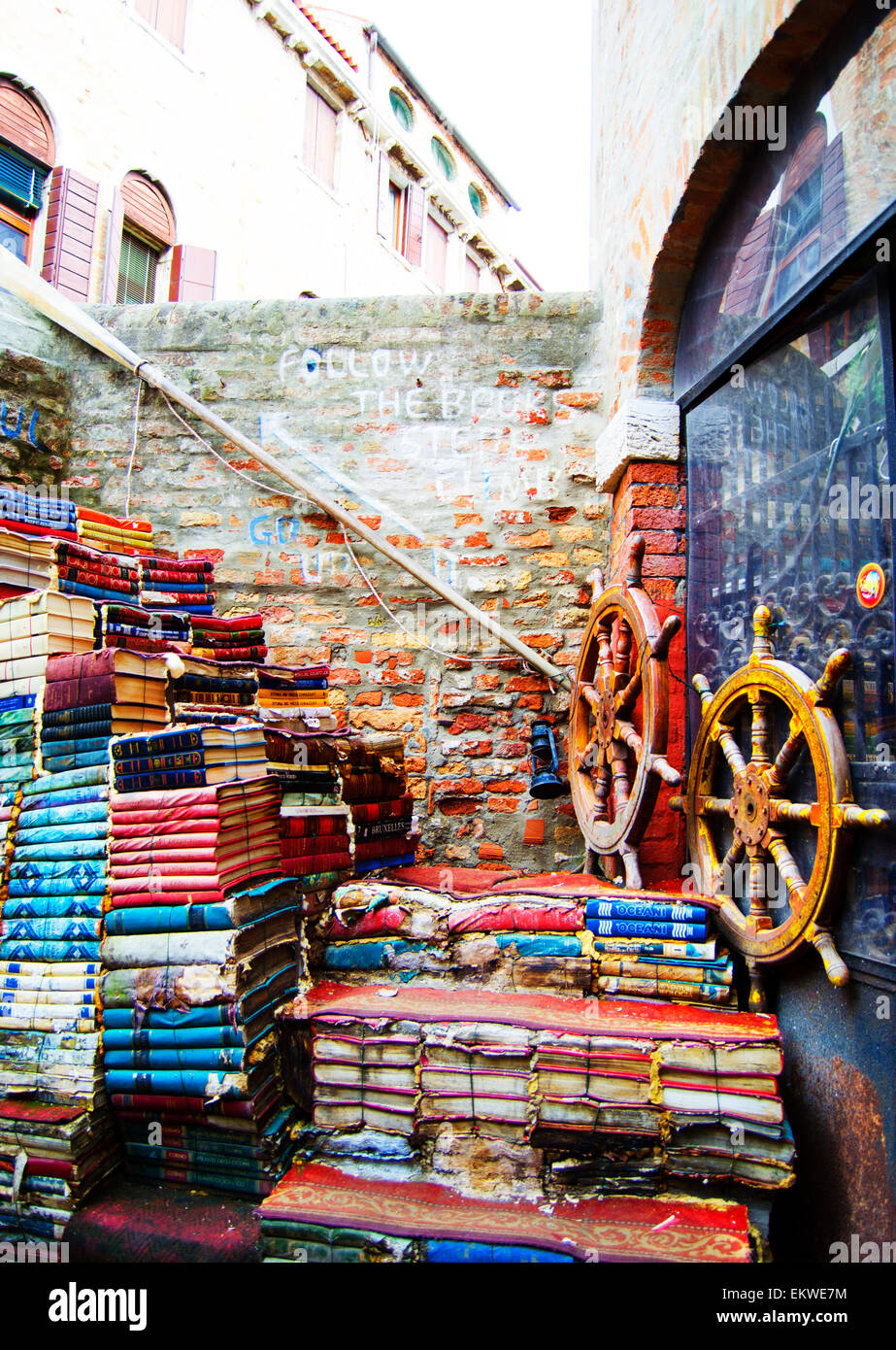 Libreria acqua alta hi-res stock photography and images - Alamy